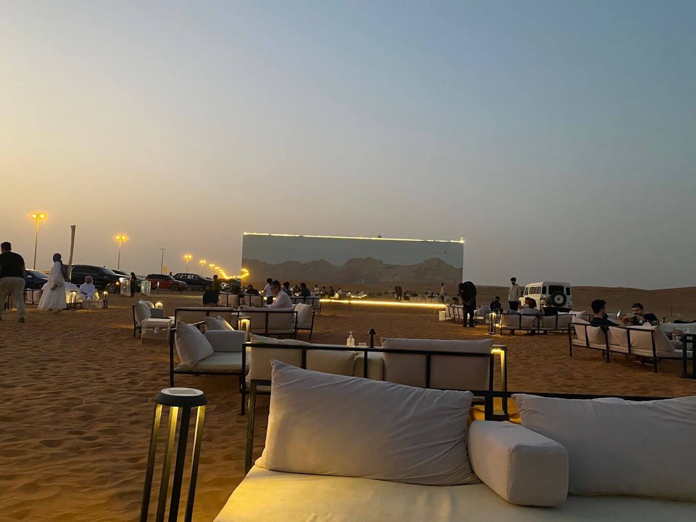 Atardecer entre dunas. 6 cafeterías en el desierto que no te puedes ...